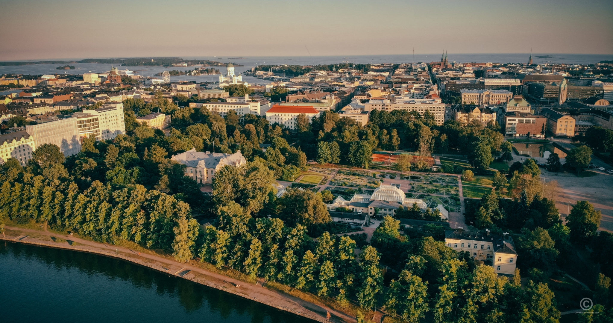 Ilmakuva: Helsingin keskusta ja kasvitieteellinen puutarha - Visual Finland