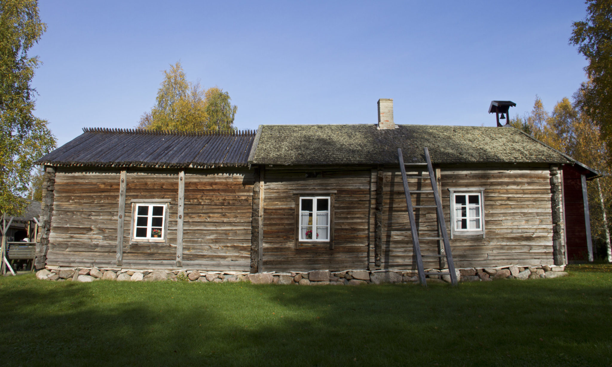 Vanha maatilan rakennus Turkansaaren ulkomuseossa, Oulu - Visual Finland