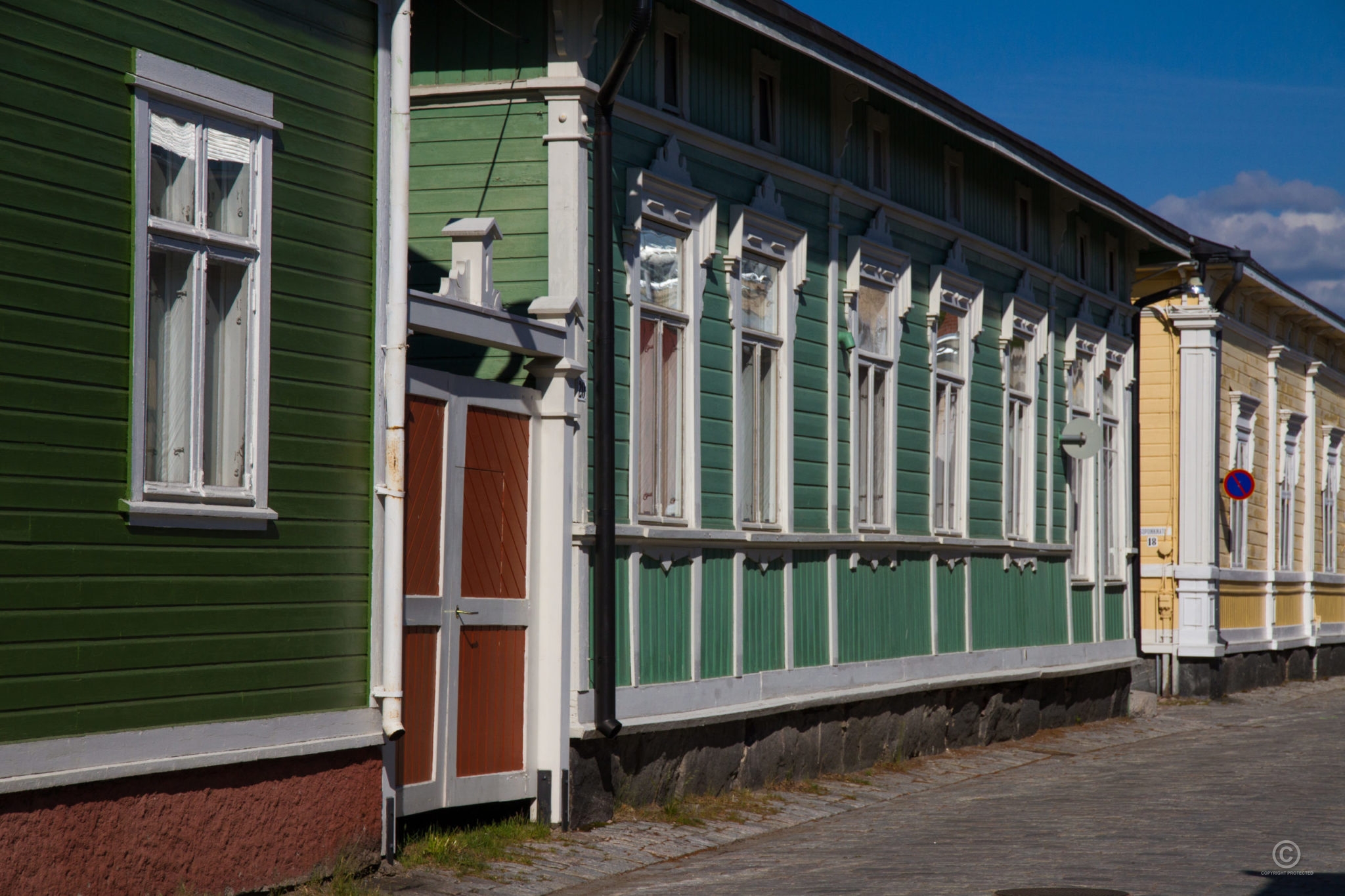 Kuva: kaunis vihreä puutalo - Vanha Rauma - Visual Finland