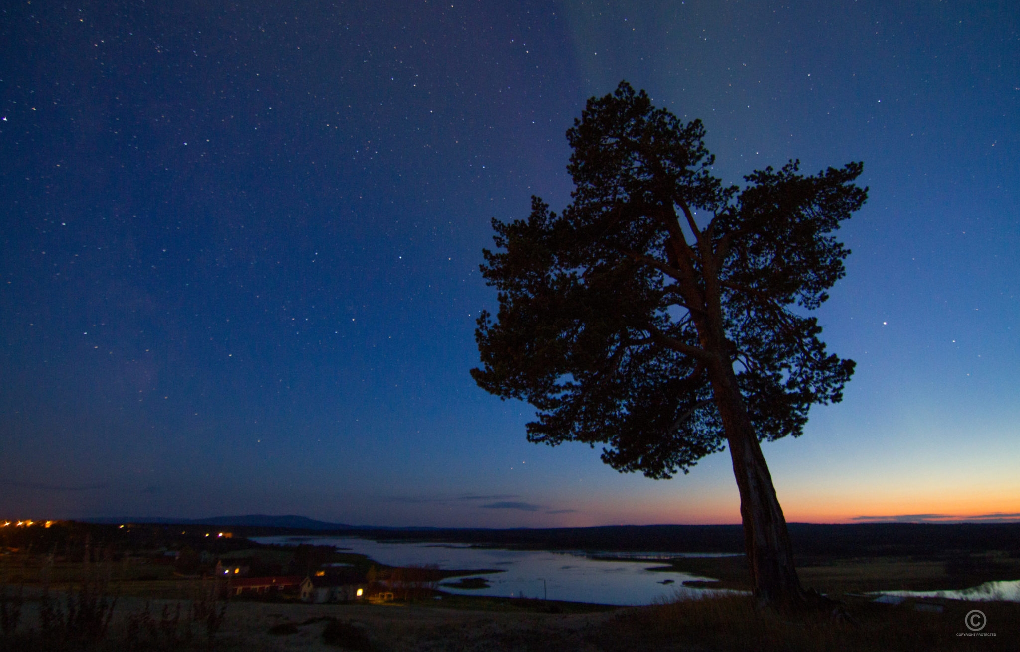 Kuva: revontulet Lapin maisemassa - Vuontisjärvi, Enontekiö - Visual ...