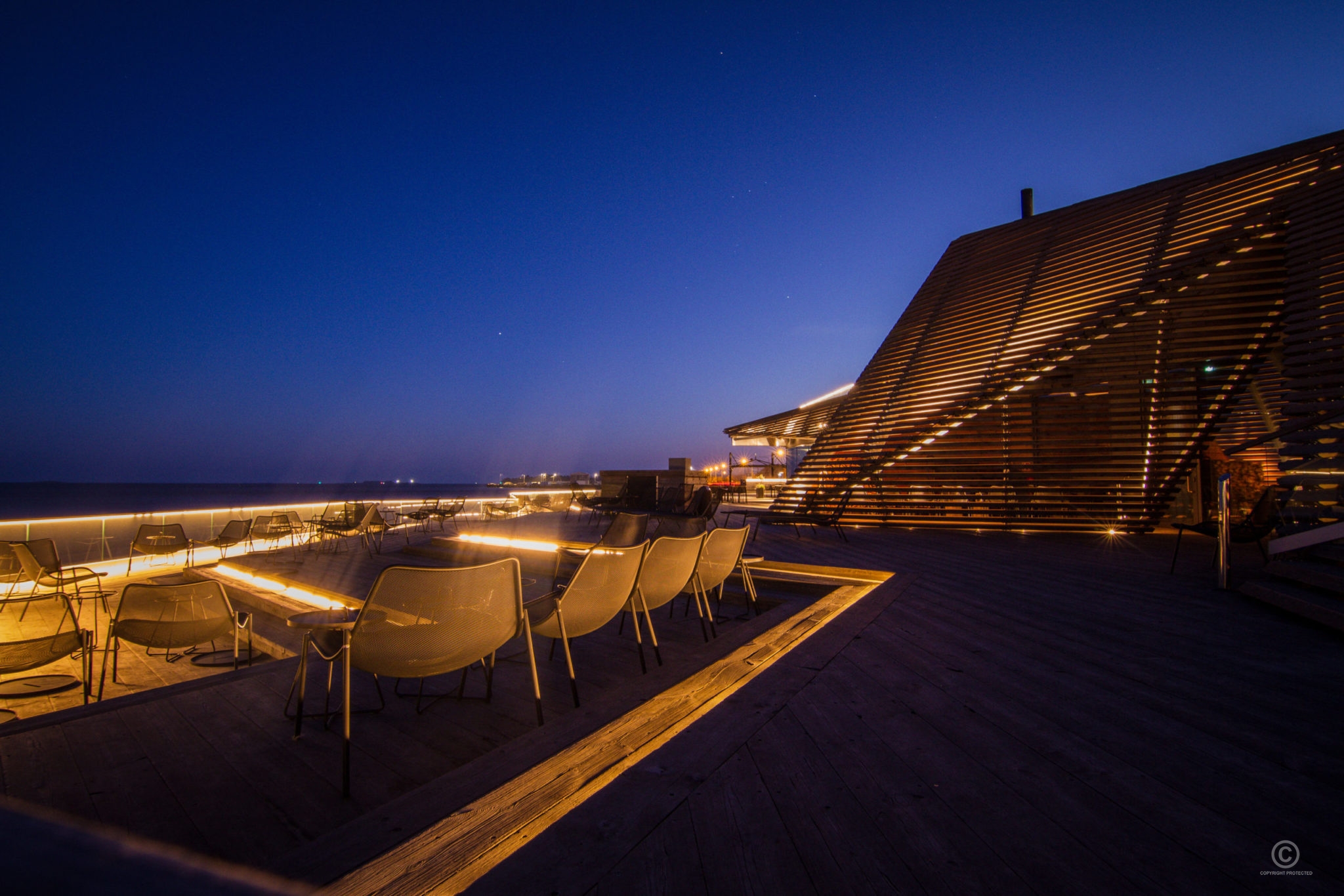 Kuva: Löyly, Helsinki - terassi kevätiltana - Visual Finland