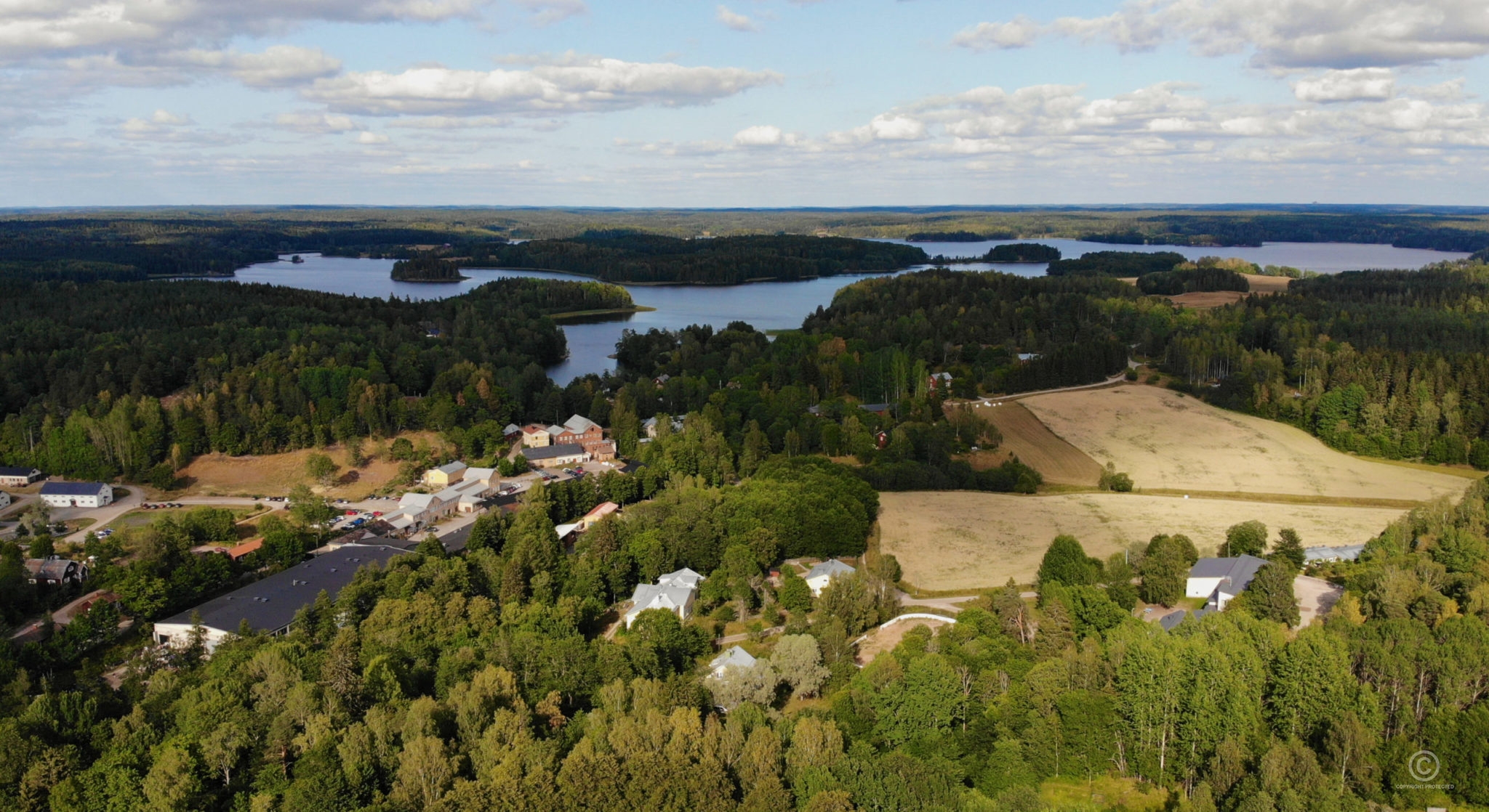 Ilmakuva: Fiskarsin ruukki ja ympäröivät järvet - Visual Finland