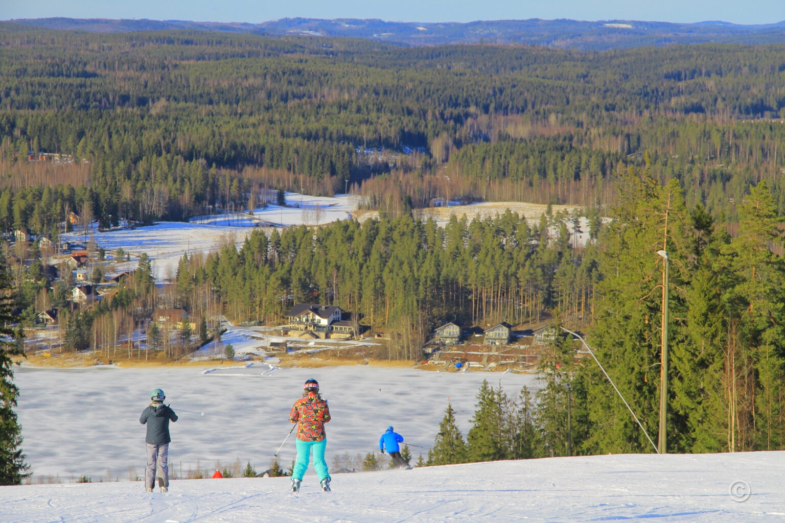 Kuva: laskettelijoita rinteessä, Himos Ski Resort - Visual Finland